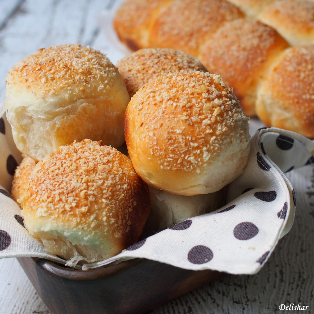 Pandesal (Filipino Bread Rolls) - Delishar | Singapore Cooking, Recipe ...